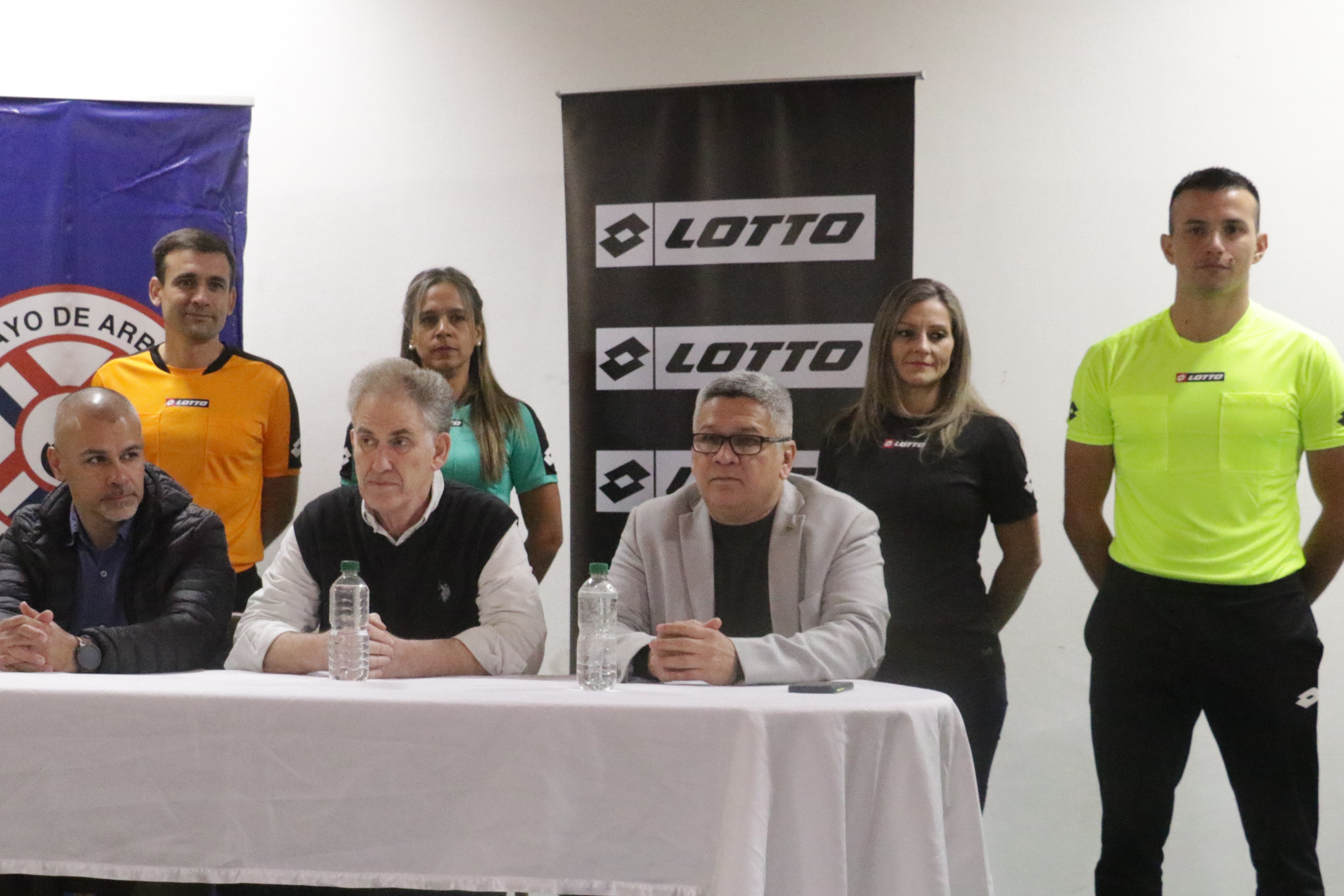 Nuevos uniformes para los árbitros